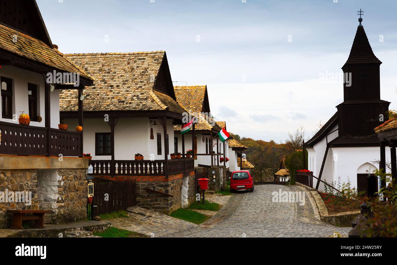 Holloko village Banque de photographies et d’images à haute résolution ...