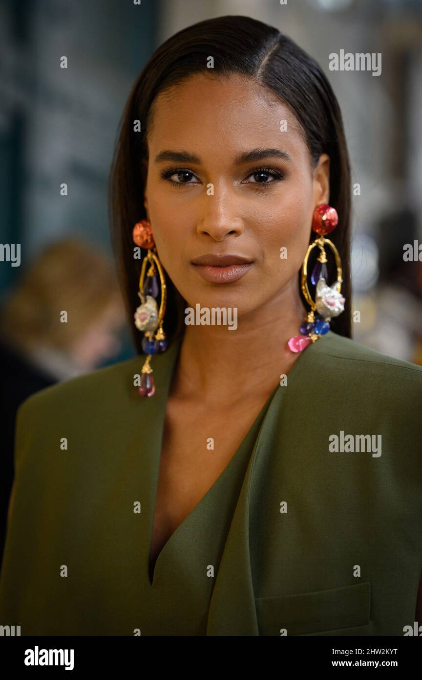 Le mannequin Cindy Bruna assiste au spectacle Gauchere automne/hiver ...