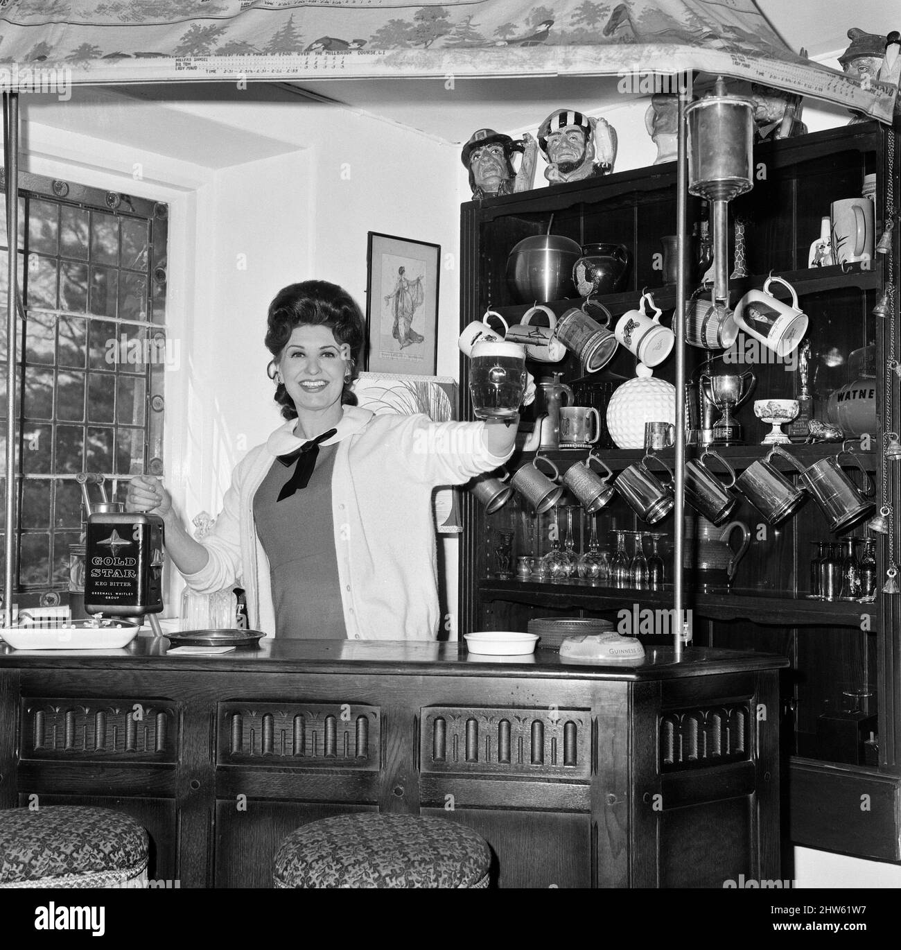 Pat phoenix Banque d'images noir et blanc - Alamy