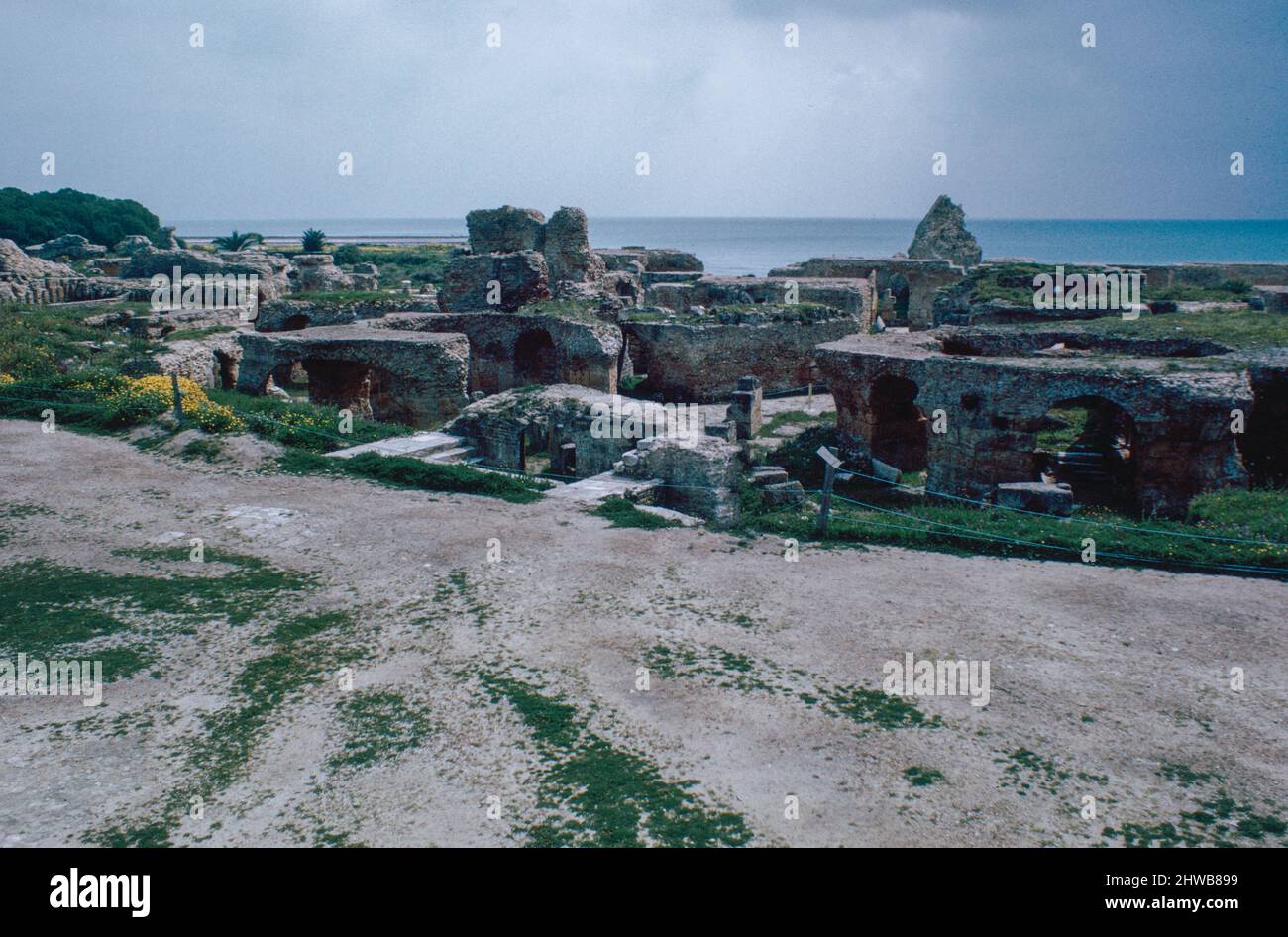 Balayage d'archives du site archéologique de Carthage. Ruines de la ...