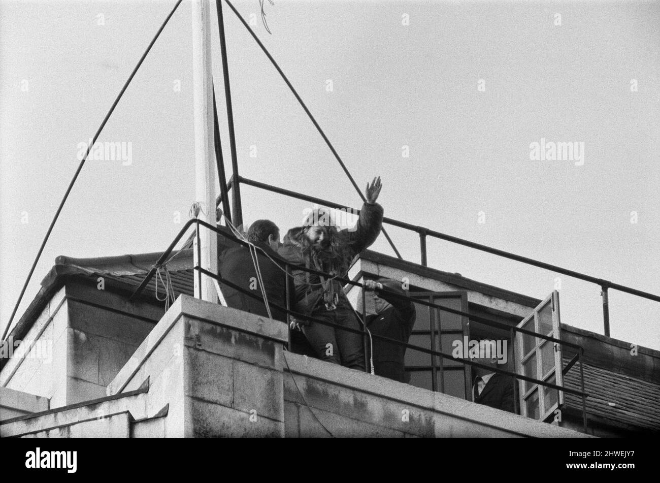 Une étudiante de 22 ans, Ann Warren, a grimpé au sommet de la Rhodésie ...