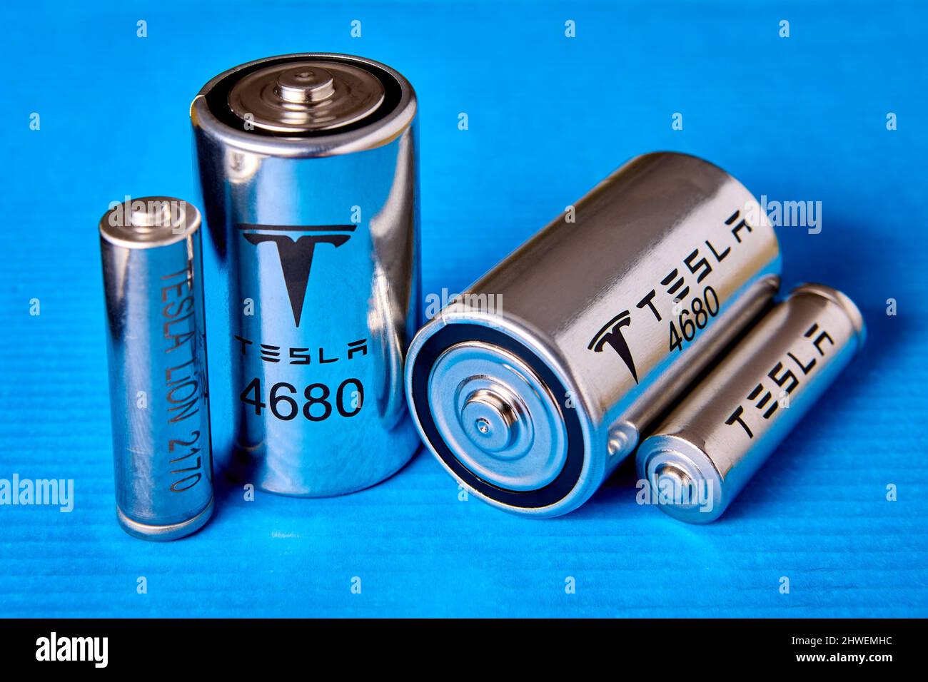 Tesla 2170 battery cell Banque de photographies et d’images à haute ...