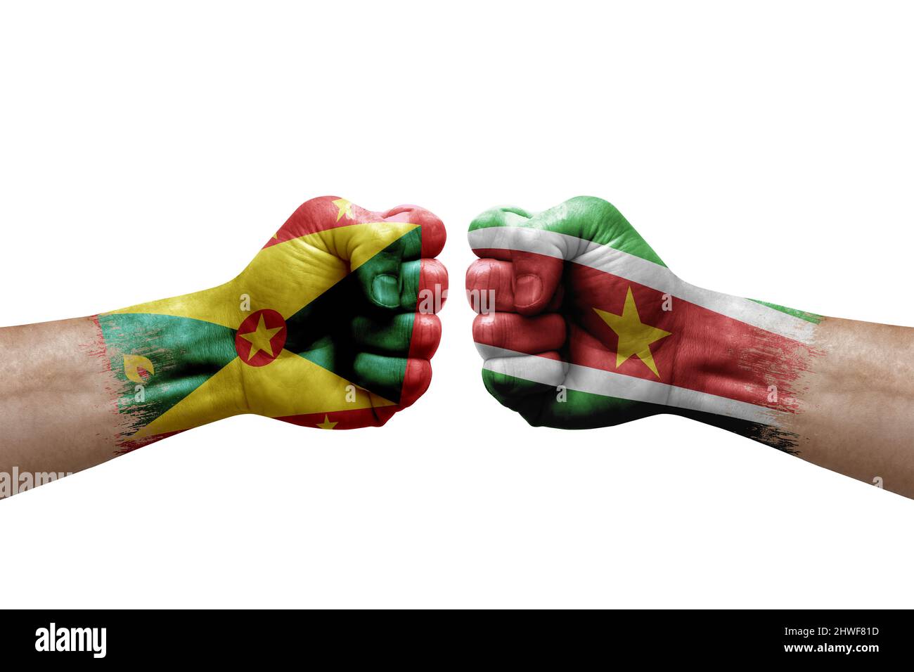 Deux mains poinçonner l'une à l'autre sur fond blanc. Drapeaux de pays ...