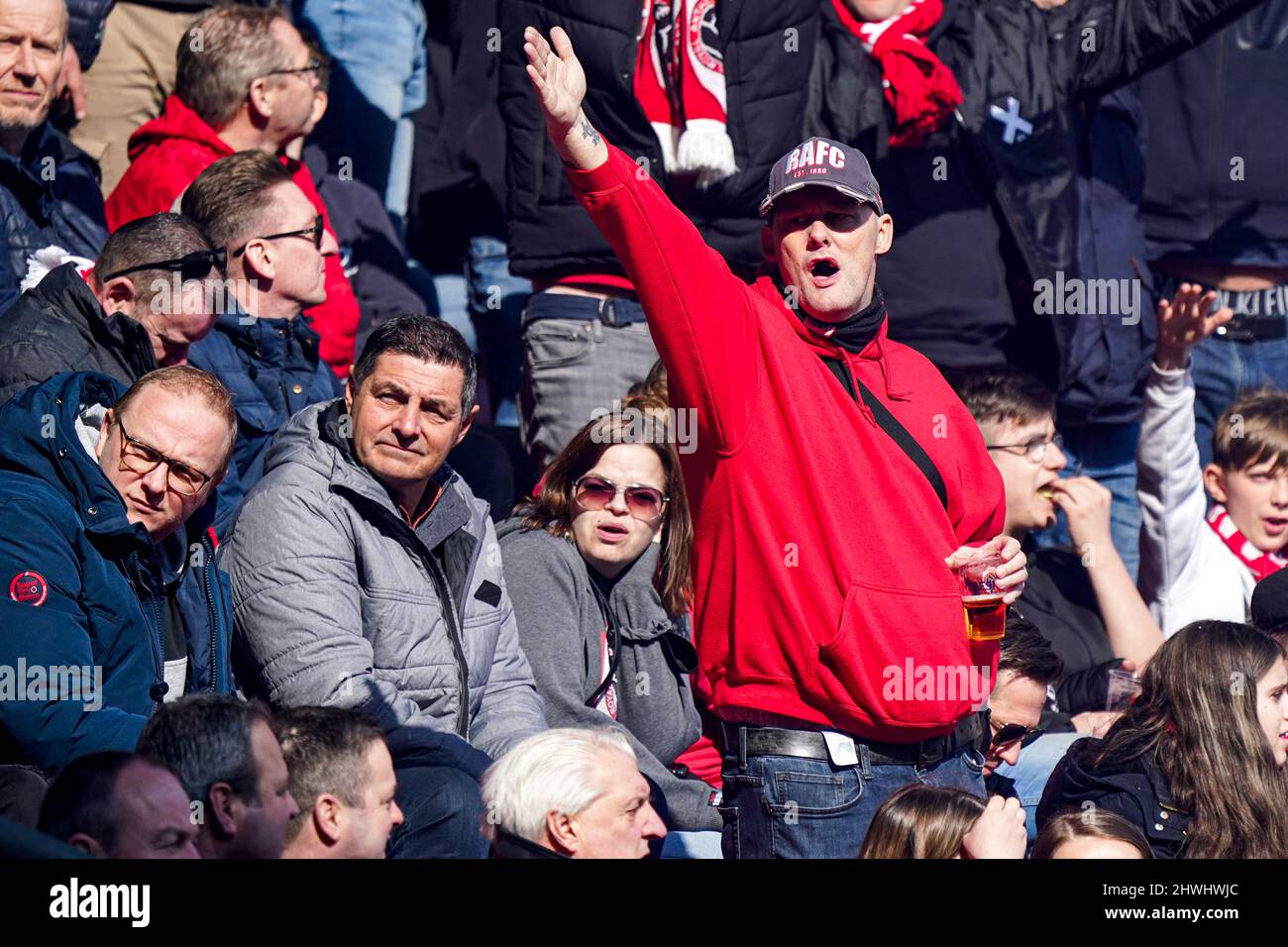 Royal antwerp fc supporters Banque de photographies et d’images à haute ...