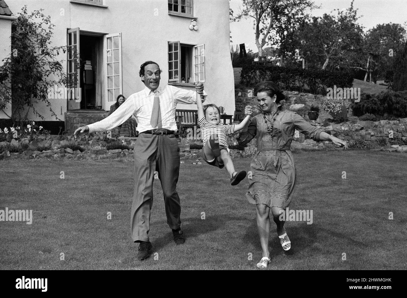 Jeremy Thorpe, sa deuxième femme Marion et son fils de quatre ans ...