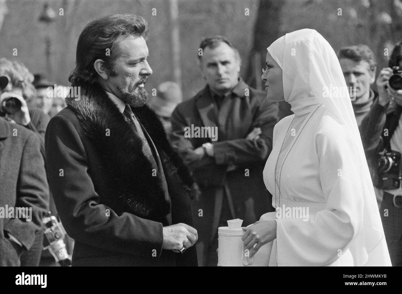 Raquel Welch photographié sur place, en Hongrie, filmant son nouveau ...