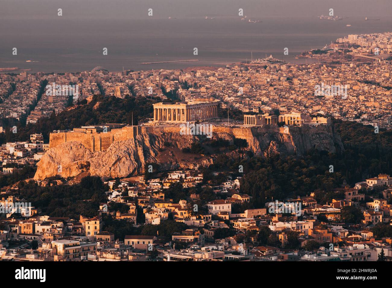 La plus haute colline à athènes Banque de photographies et d’images à ...