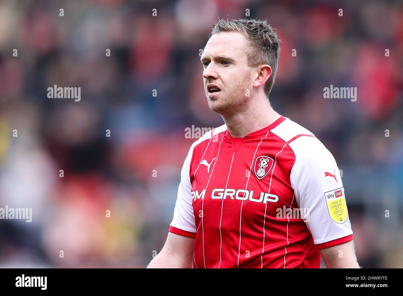 Shane Ferguson de Rotherham United lors du match de la Sky Bet League ...