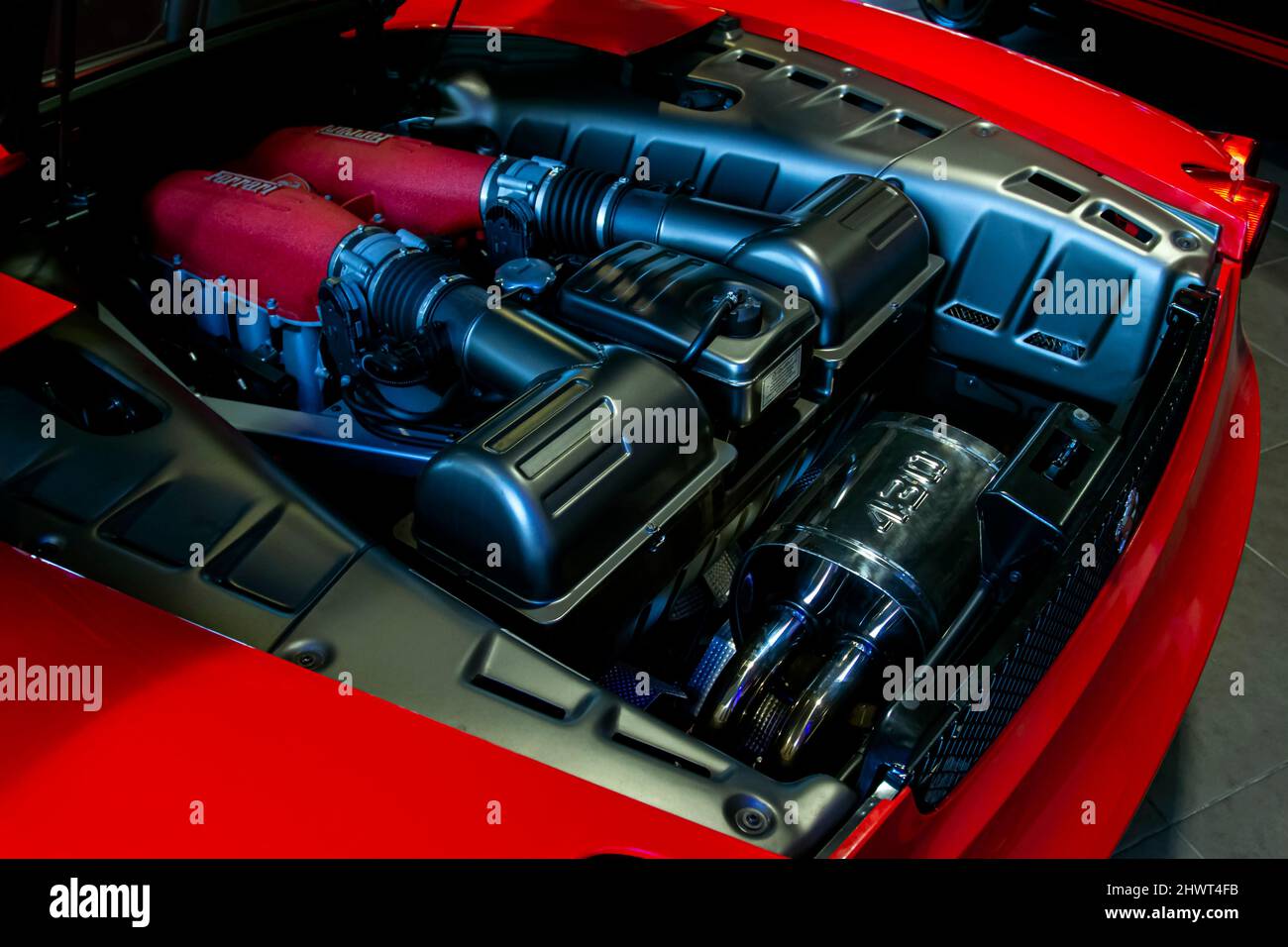 Moteur ferrari v12 Banque de photographies et d’images à haute ...