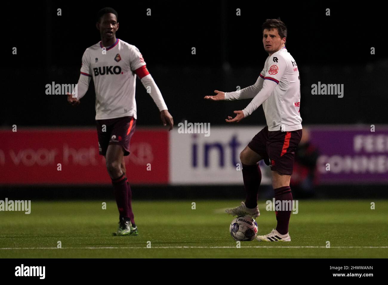 WIJDEWORMER, PAYS-BAS - MARS 7: Tom Overtoom de Telstar. Pendant le ...