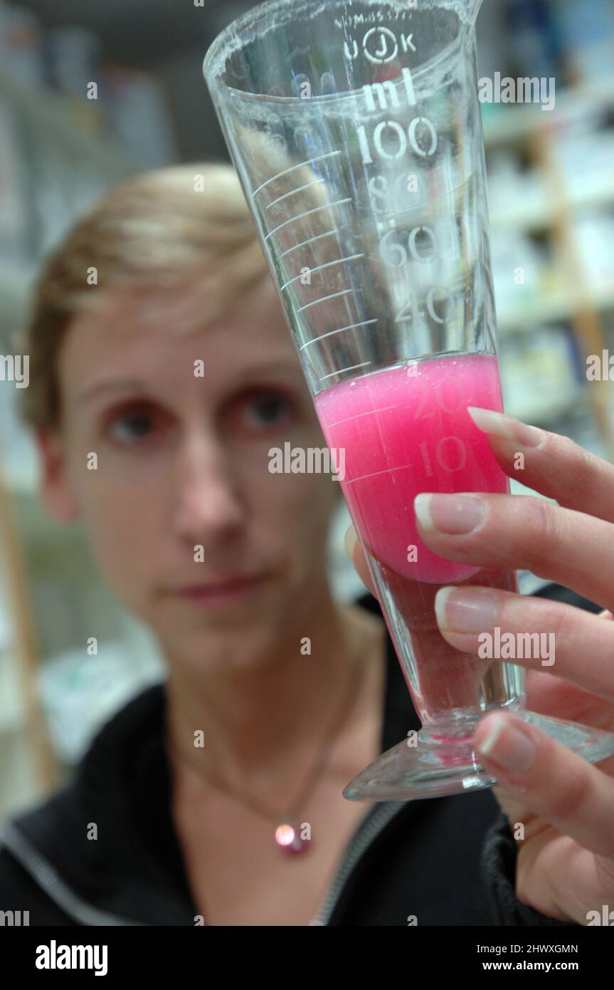 Suspension de paracétamol pour soulager la douleur Banque de ...