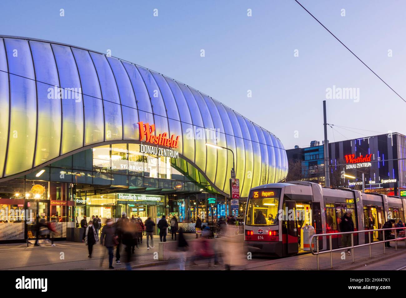 Centre commercial westfield donau zentrum dz Banque de photographies et ...