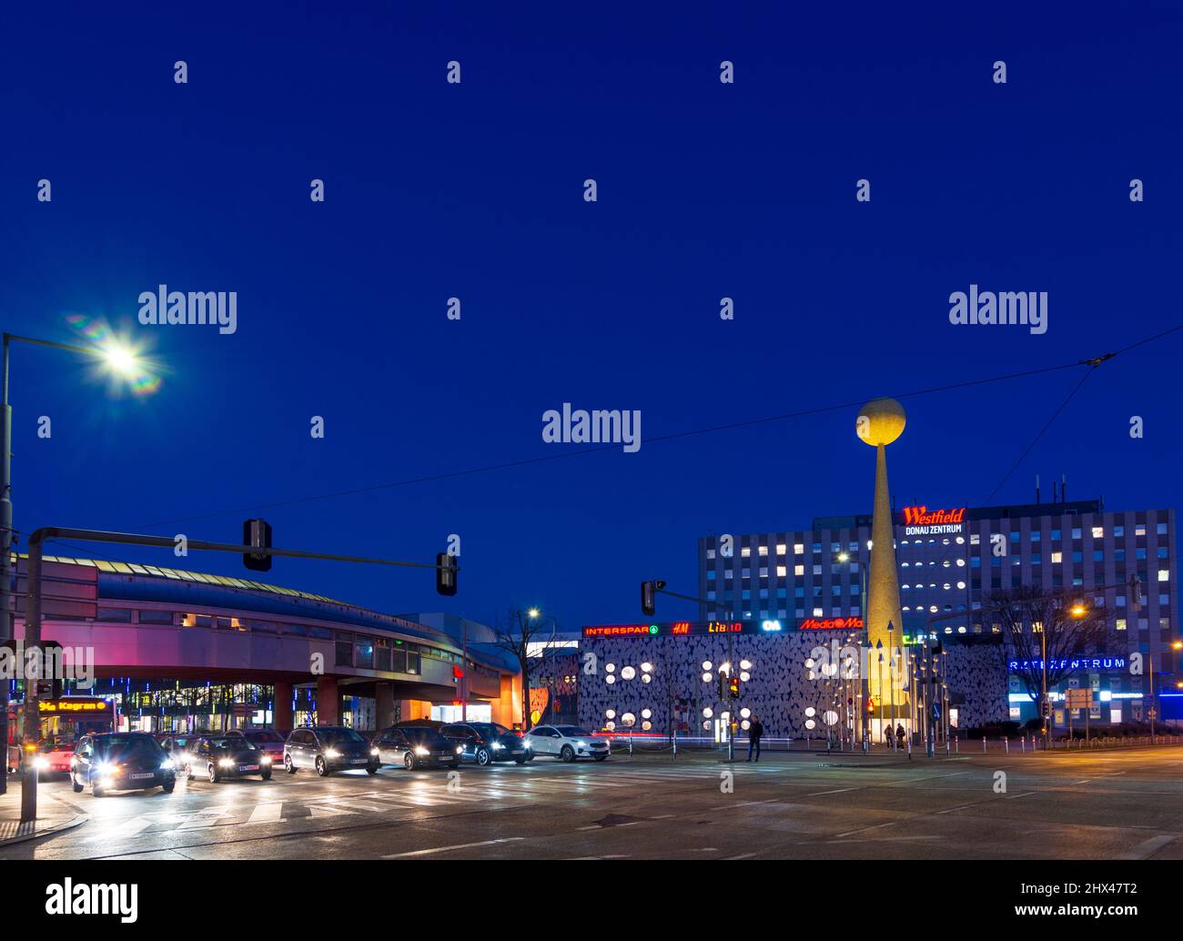 Wien, Vienne: Centre commercial Westfield Donau Zentrum (DZ) en 22 ...