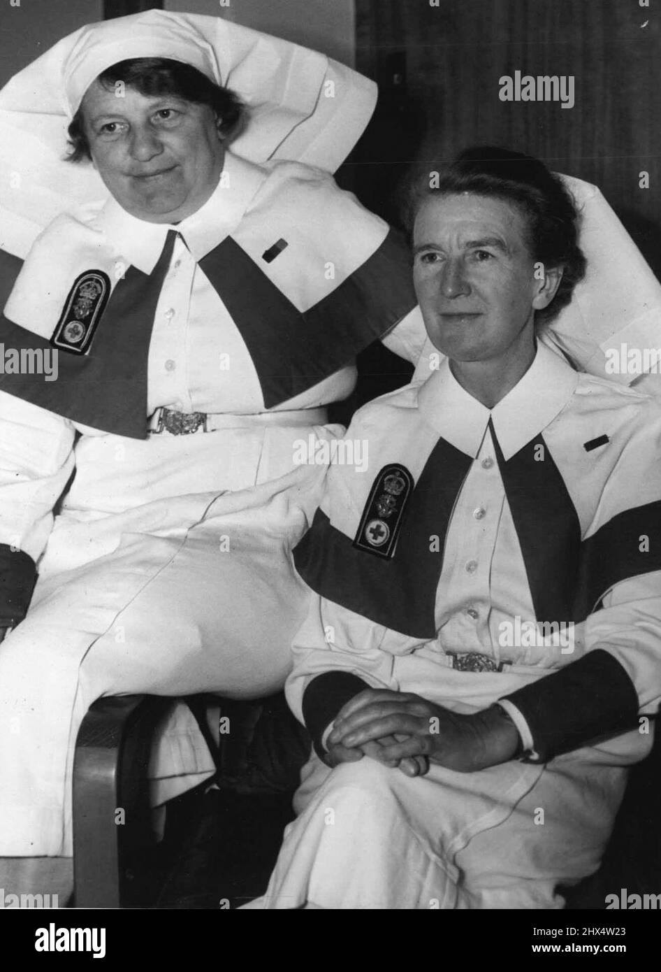 Le principal Matron, Mlle Kathleen Baker (assise), qui sera responsable ...