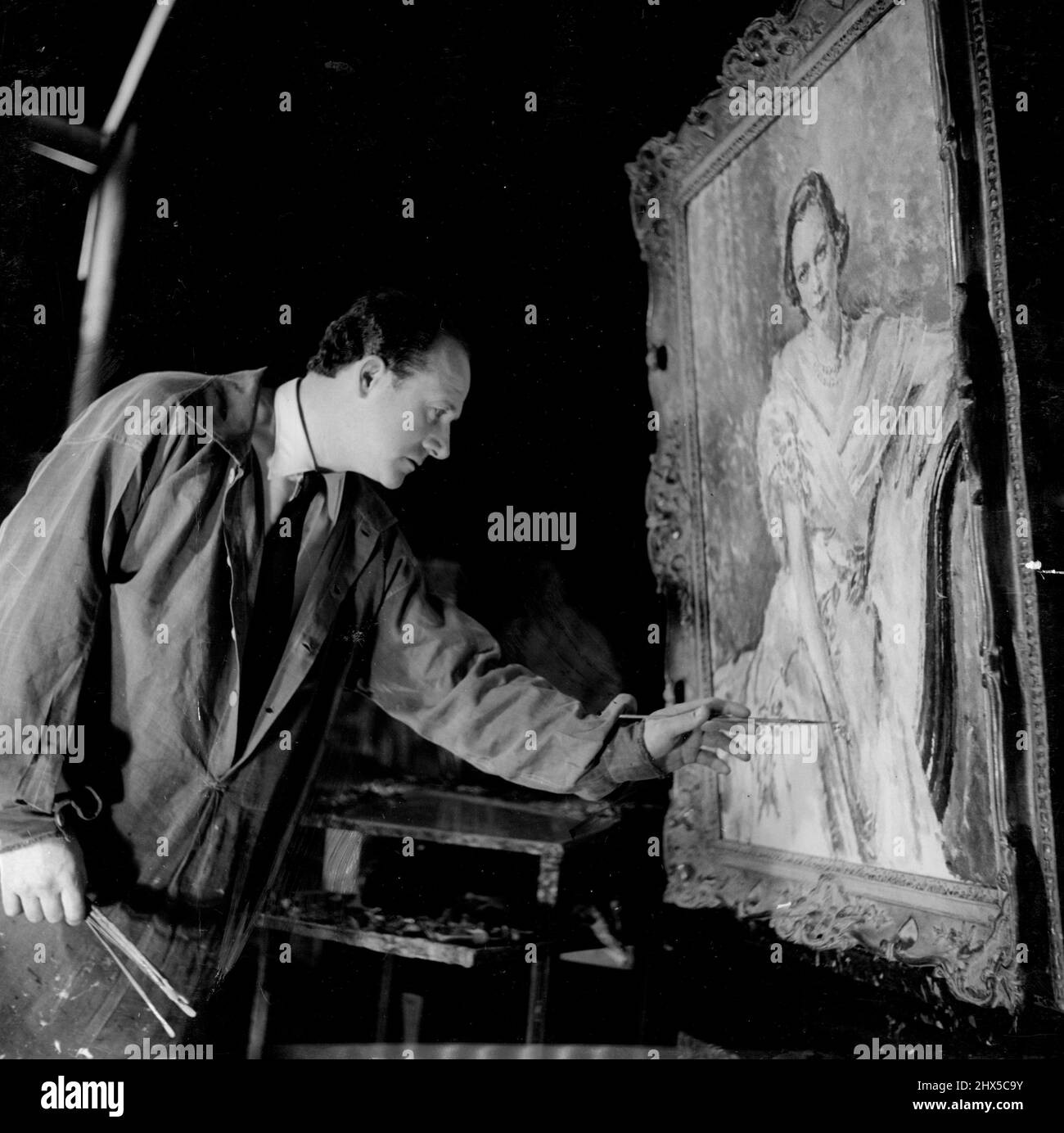 La Reine commencera bientôt une série de visites dans un obscur studio ...