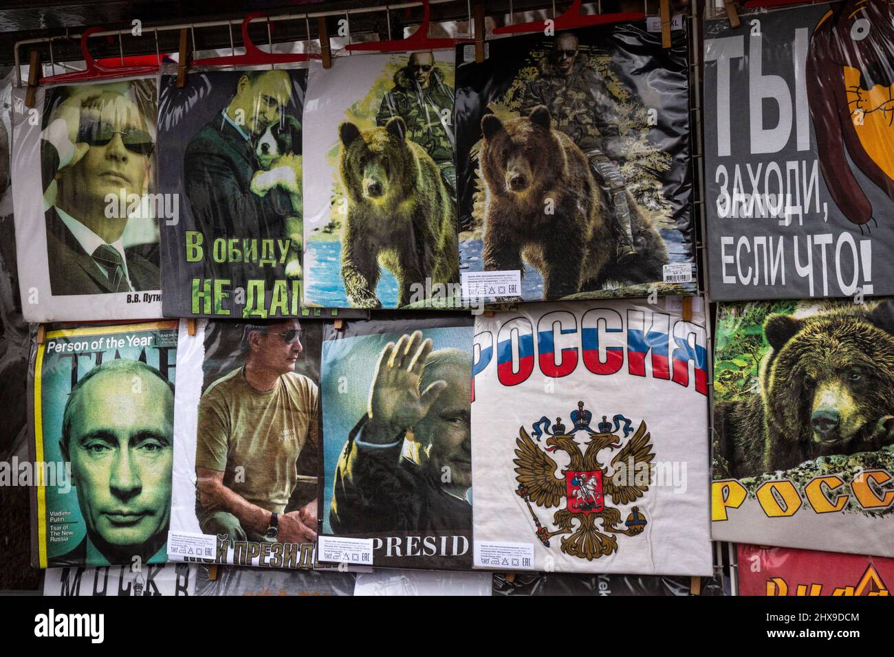 Moscou, Russie. 11th mars, 2022 T-shirts avec portraits de Vladimir ...