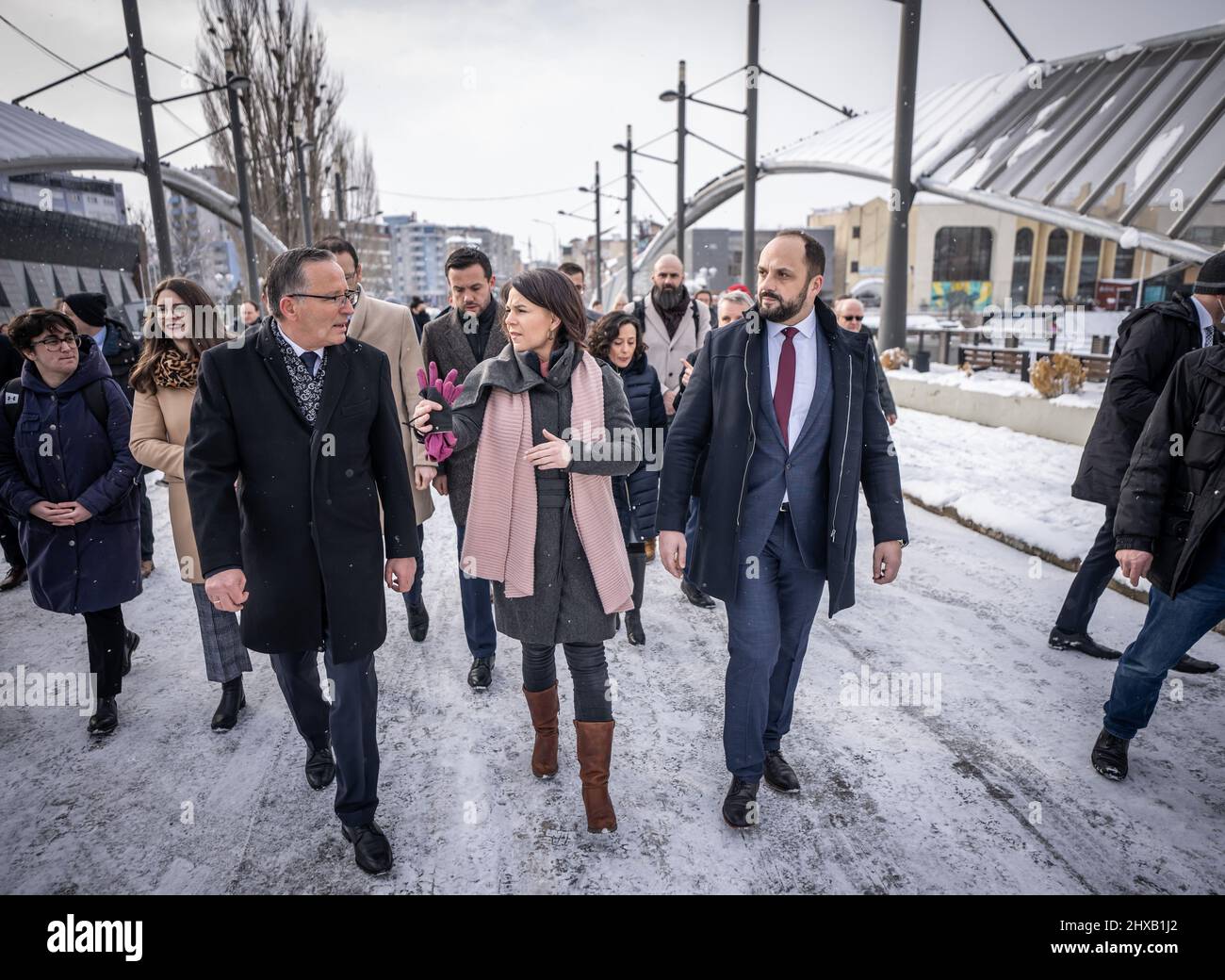 Mitrovica, Kosovo. 11th mars 2022. Annalena Baerbock (M, Bündnis90/Die ...