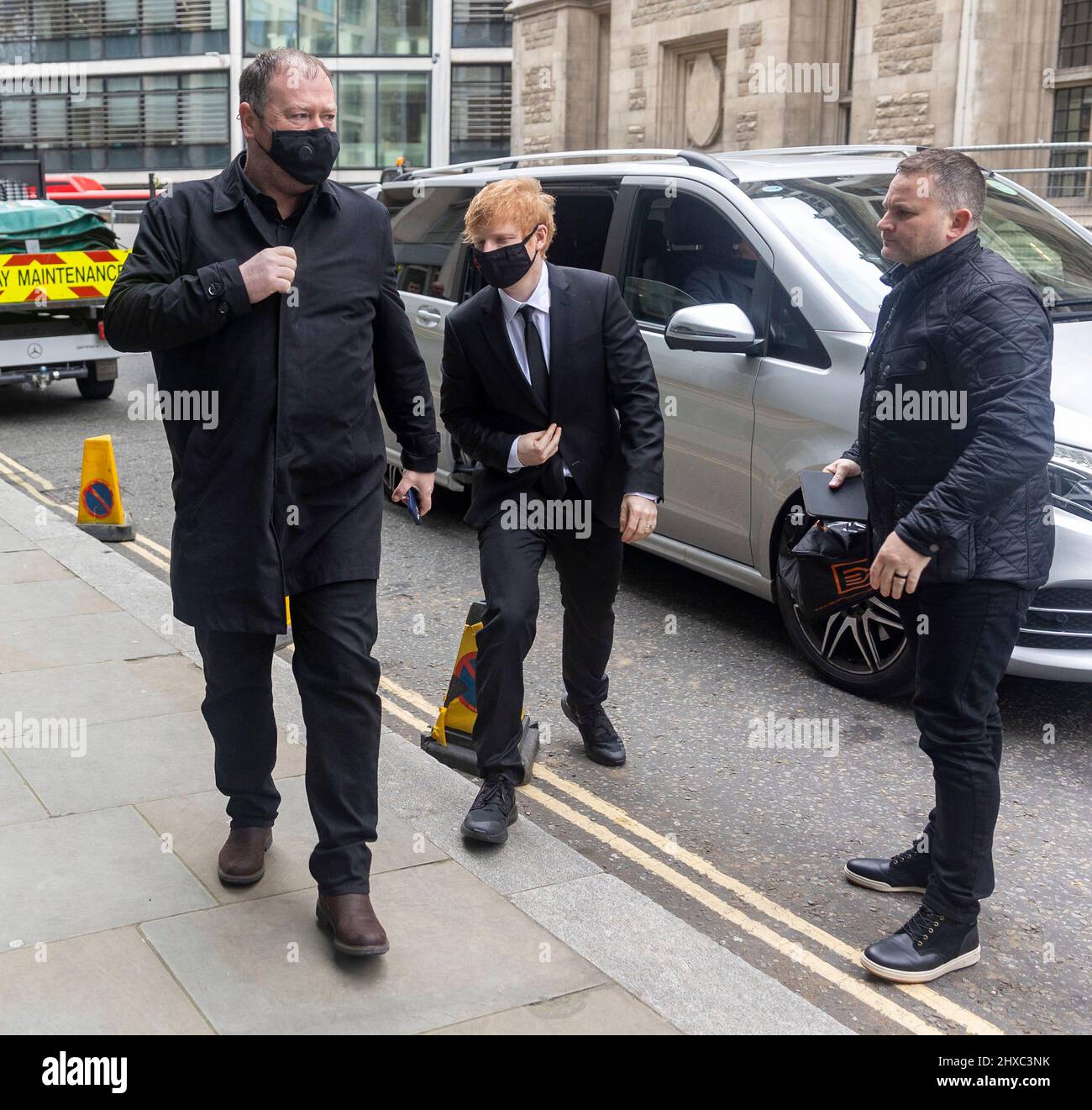 pic shows : avec son équipe de sécurité composée de trois hommes, Ed ...