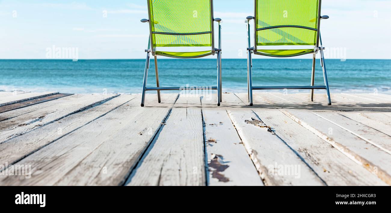 Terrasse au bord de la mer Banque de photographies et d’images à haute ...