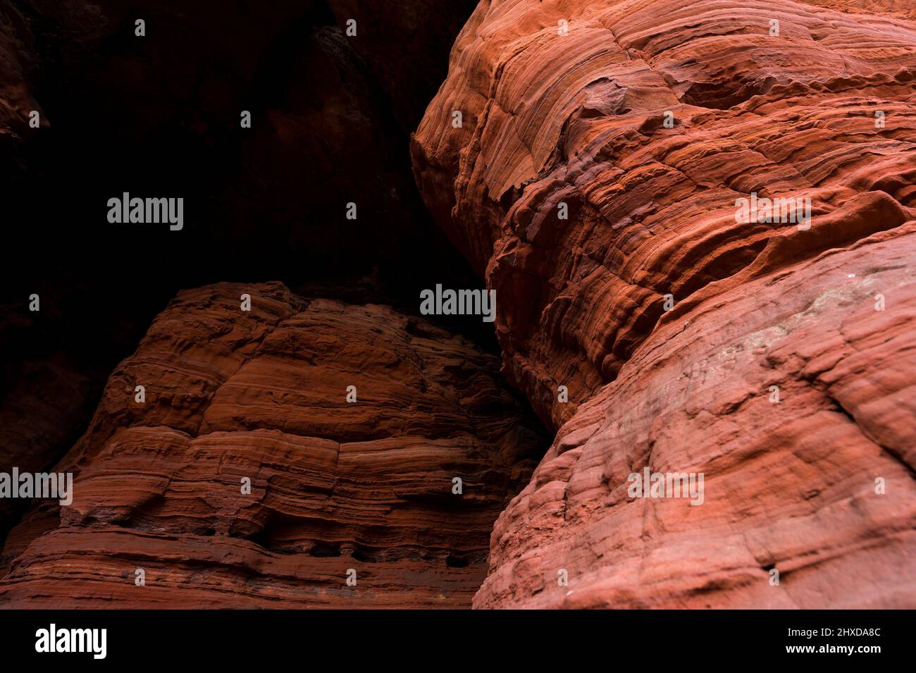 Ancien château de roche, formation de roche de grès rouge près d ...