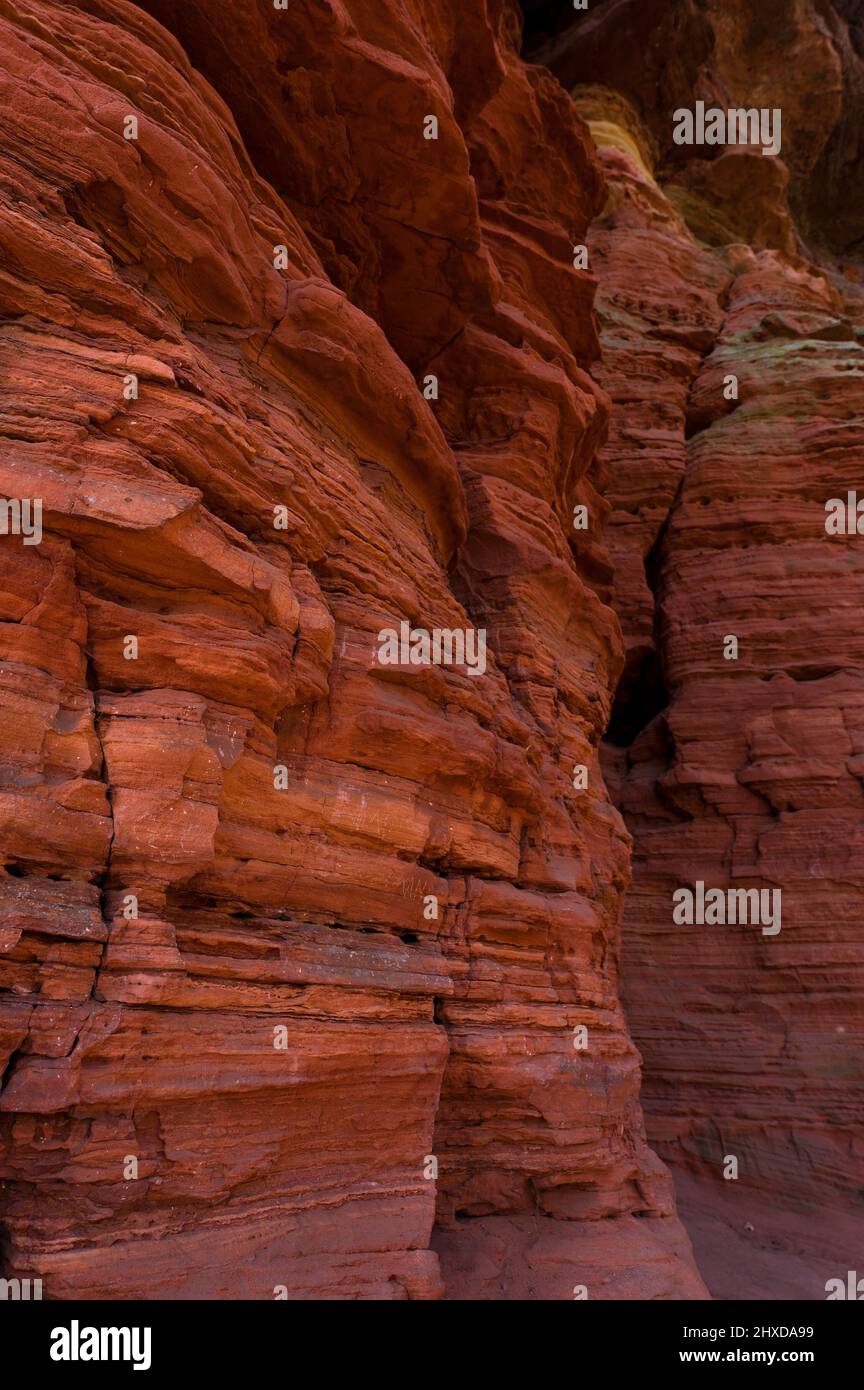 Ancien château de roche, formation de roche de grès rouge près d ...