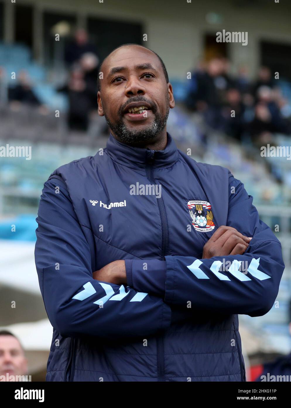 Dennis Lawrence, l'entraîneur de Coventry City, qui prend aujourd'hui ...