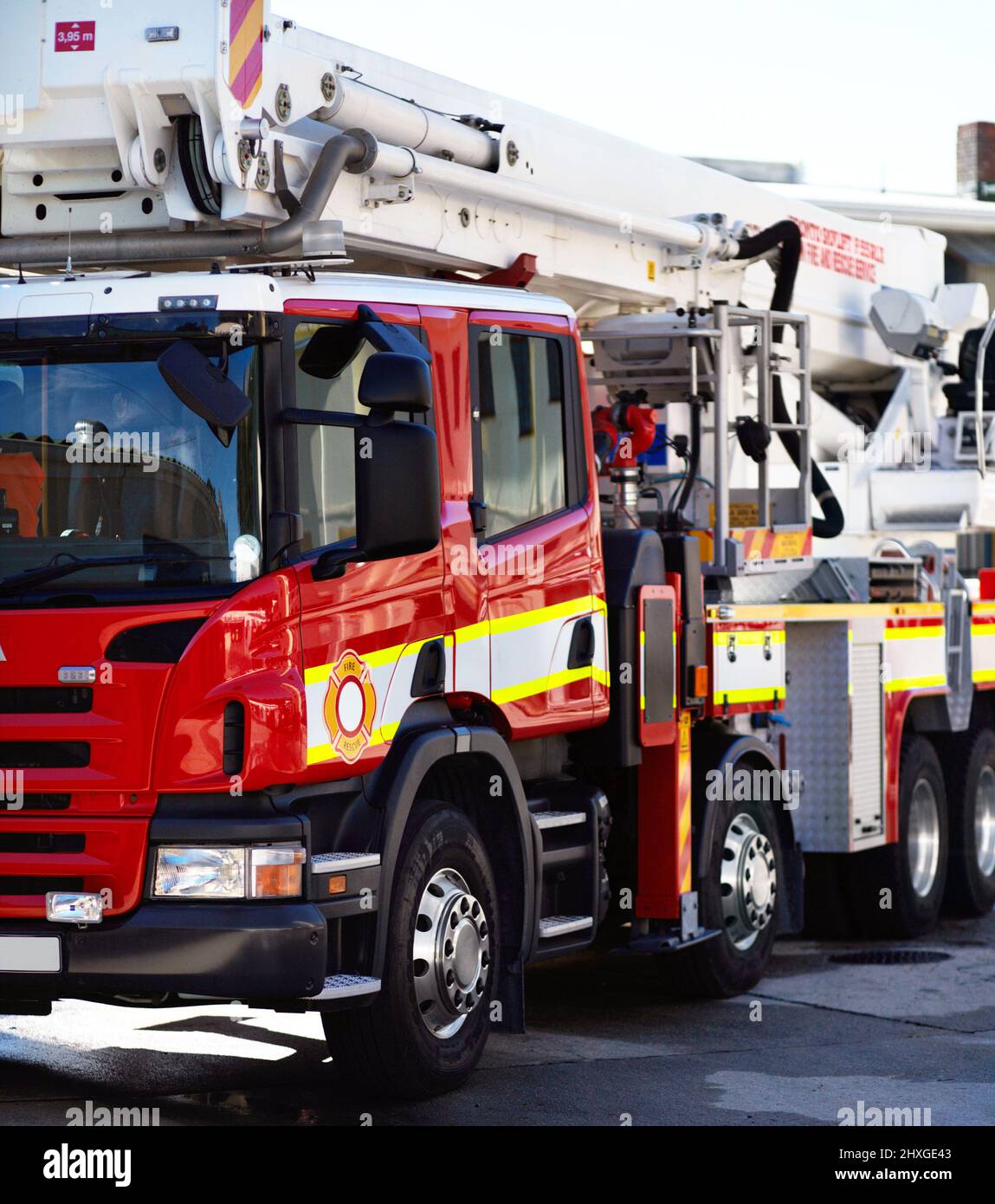 Le mobile de secours incendie. Prise de vue d'un moteur d'incendie ...