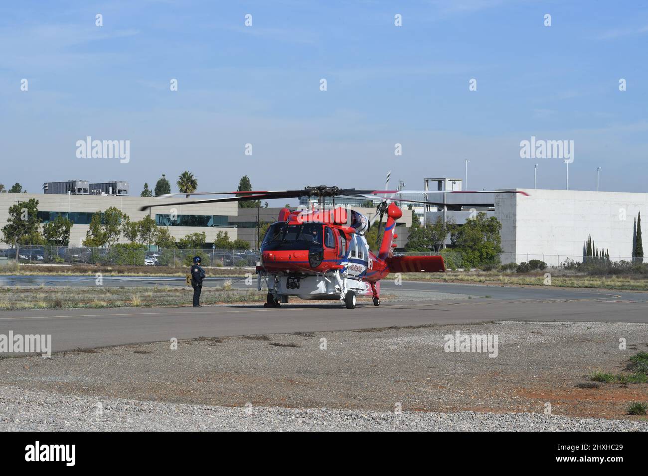 Un pompier/ambulancier d'hélicoptère de secours au feu de San Diego ...