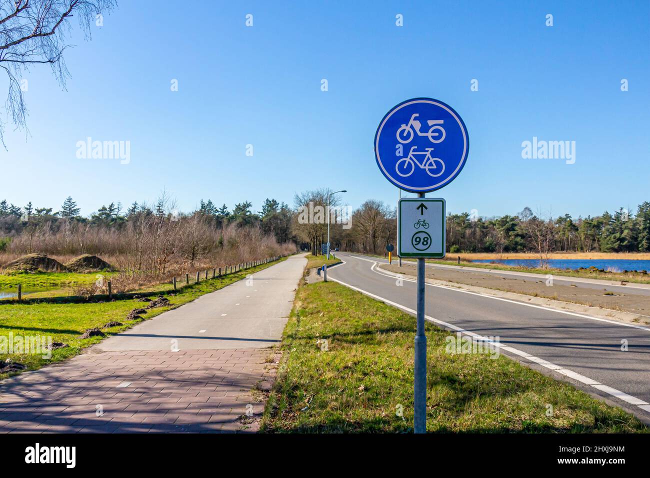 Piste cyclable panneau de signalisation piste cyclable Banque de ...