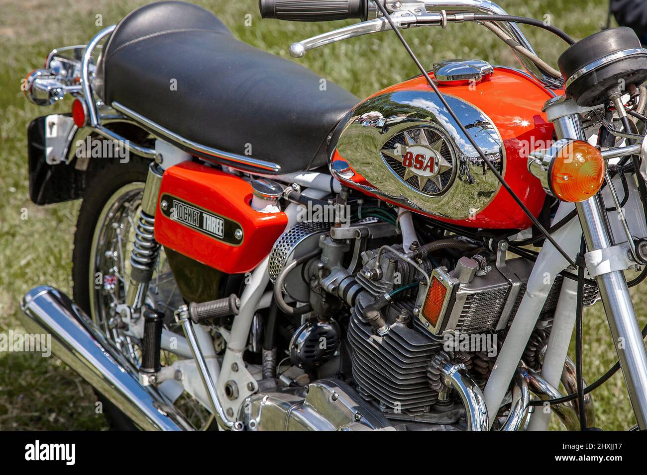 BSA Rocket Three 3 Motorcycle ; roadster haute puissance techniquement ...