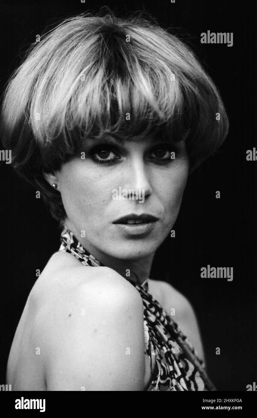 Joanna Lumley, actrice qui joue le rôle de Purdey dans la série ...
