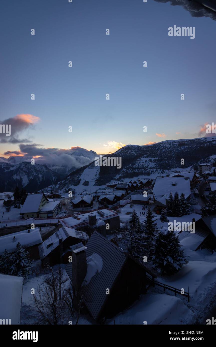 Alpe d'Huez- france. 15-02-2022. Alpe d'Huez - Une petite station de ...