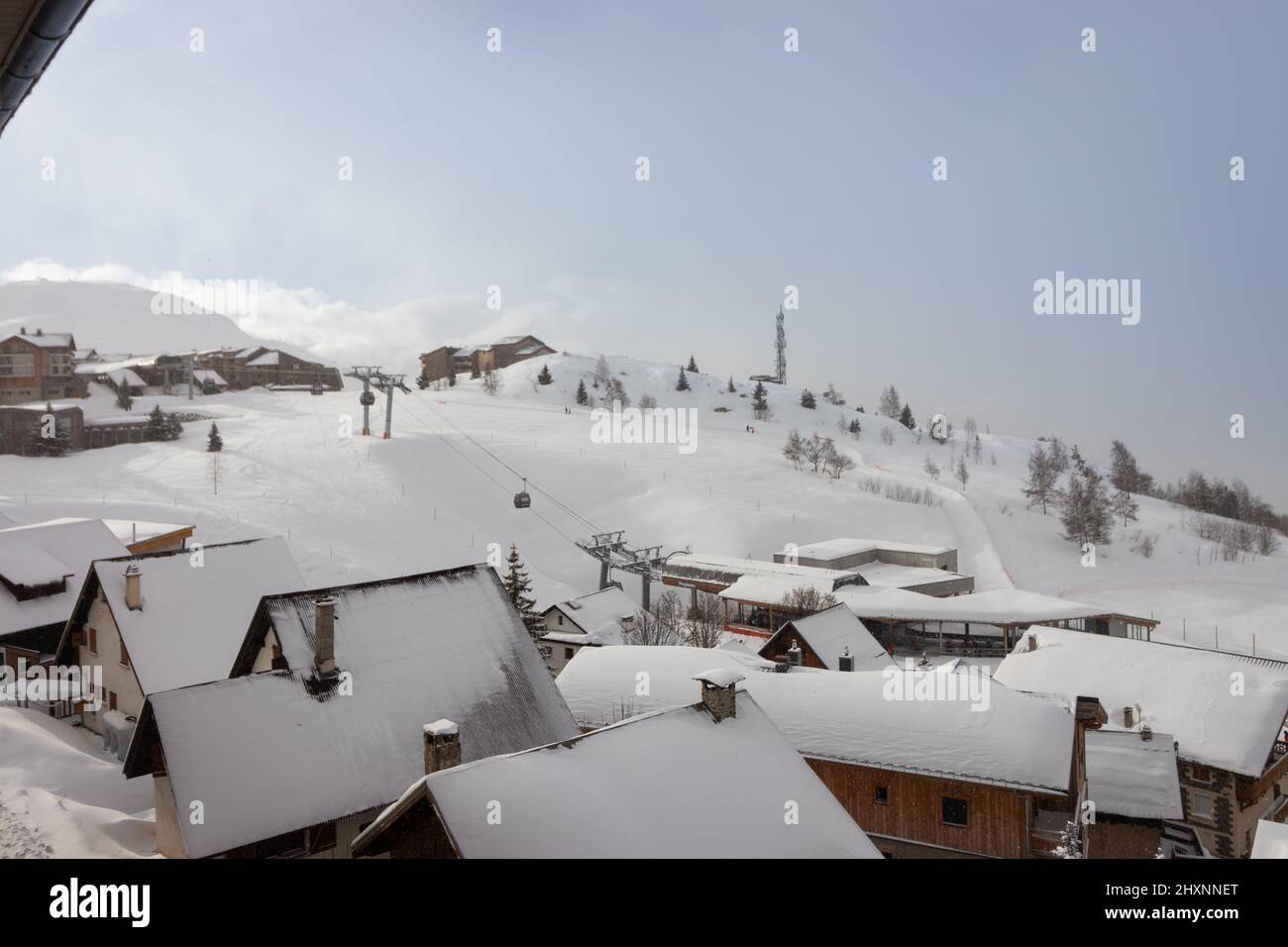 Alpe d'Huez- france. 15-02-2022. Alpe d'Huez - Une station de ski dans ...