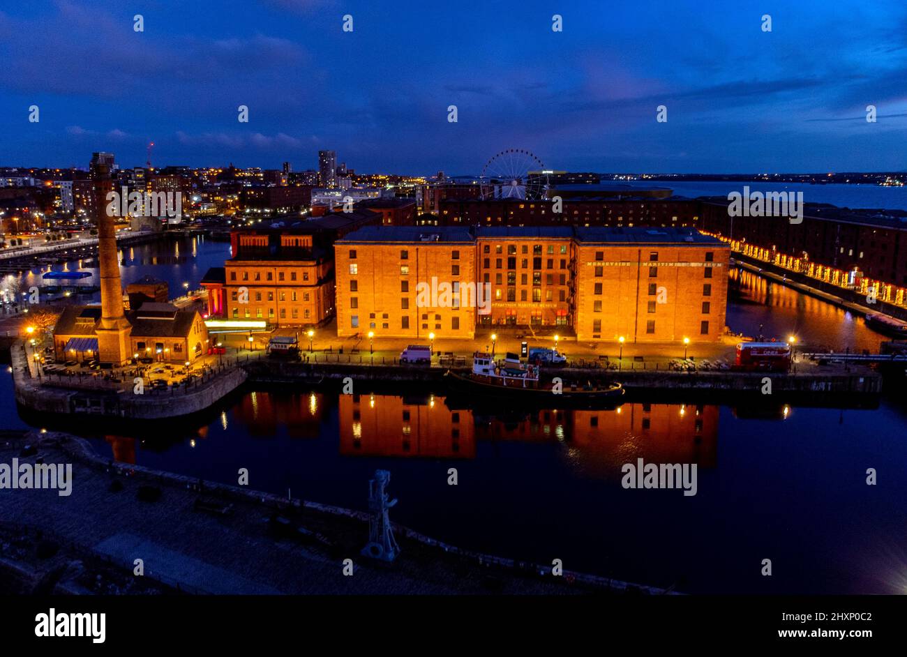 Le pub Liverpool Pump House et le musée maritime se coucher du soleil ...