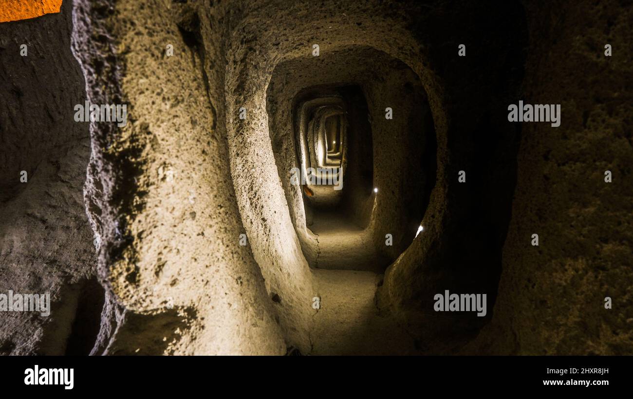 La ville souterraine de derinkuyu Banque de photographies et d’images à ...
