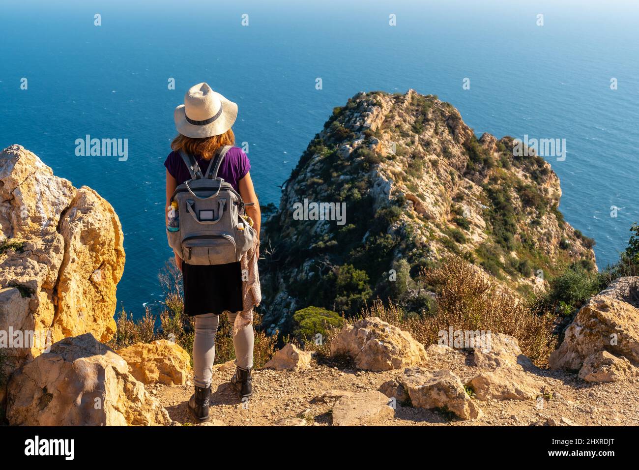 Gros plan d'un jeune randonneur au Mirador de Carabineros dans le Parc ...