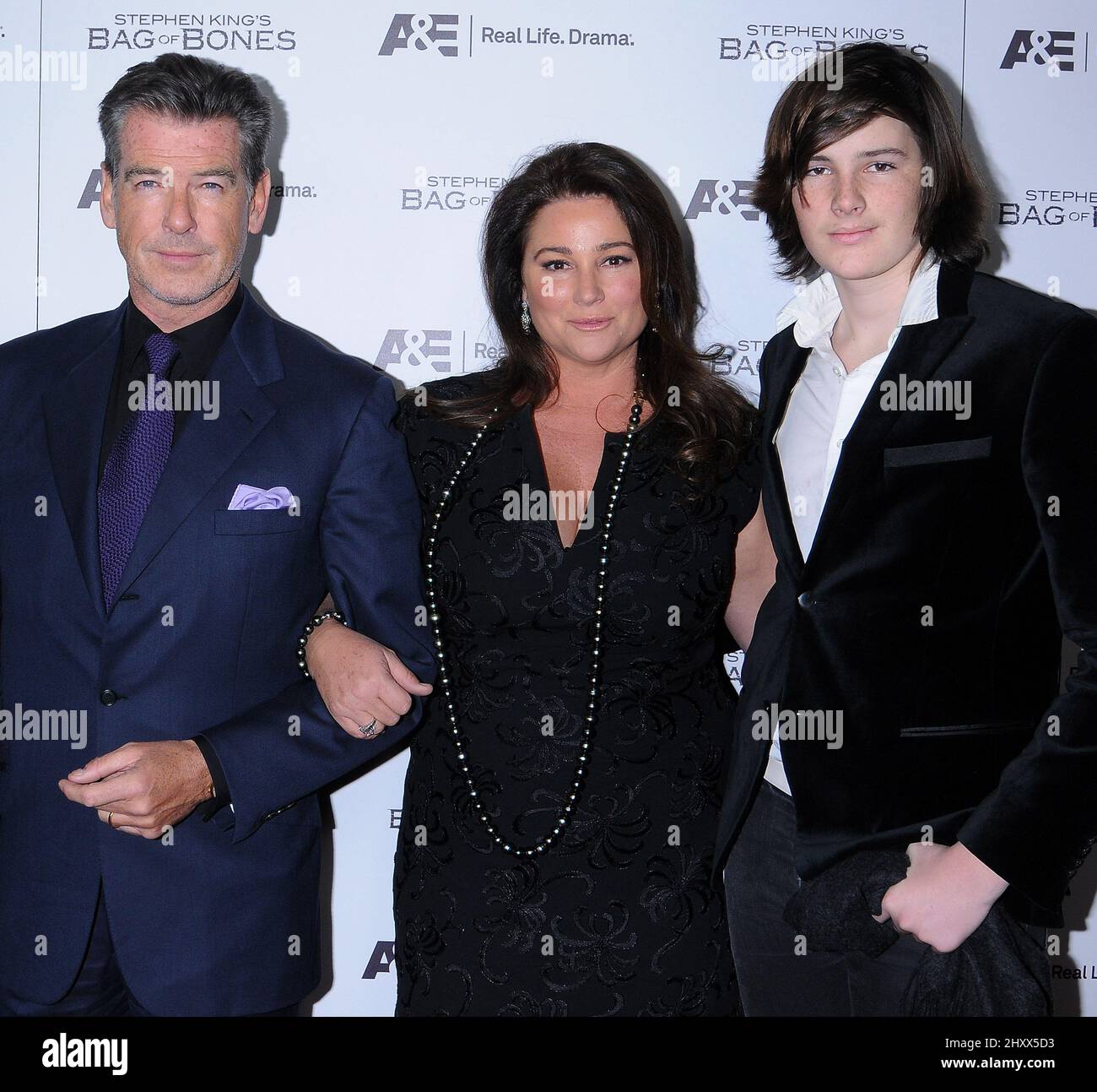Pierce brosnan and keely shaye smith Banque de photographies et d ...