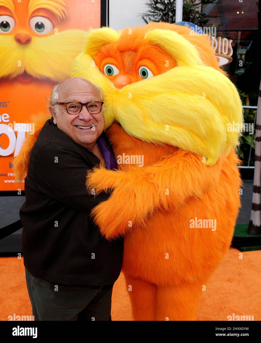 Danny DeVito et Lorax lors de la première du nouveau film de Universal ...