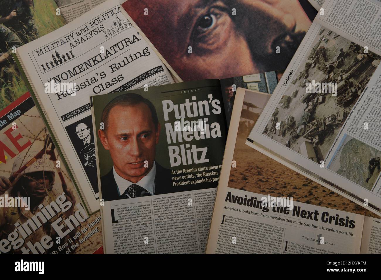 Histoire de la guerre, collage des médias Retro News, illustration ...