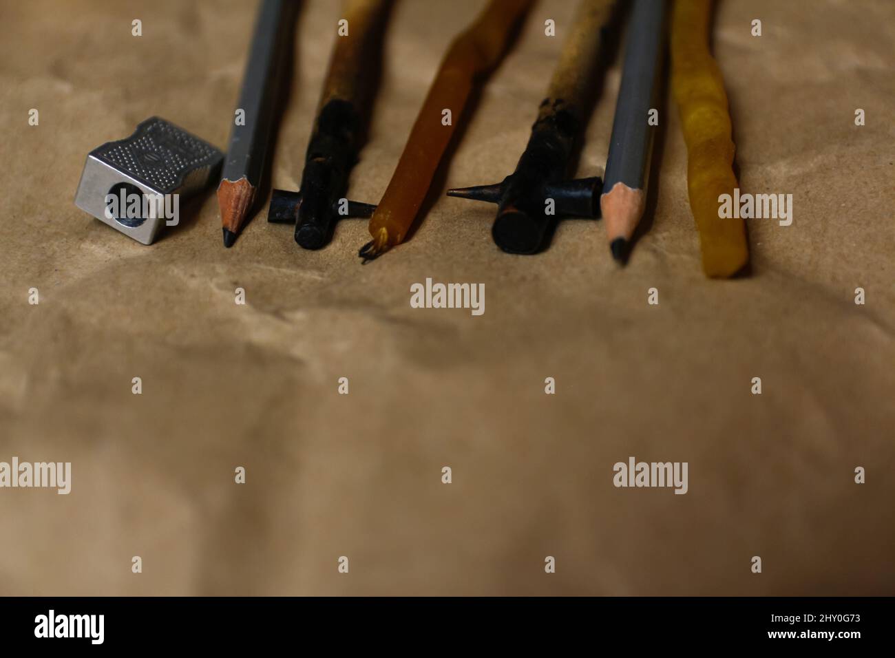 Outils pour décorer les oeufs Pascal, Pysankas. Arrière-plan rustique ...