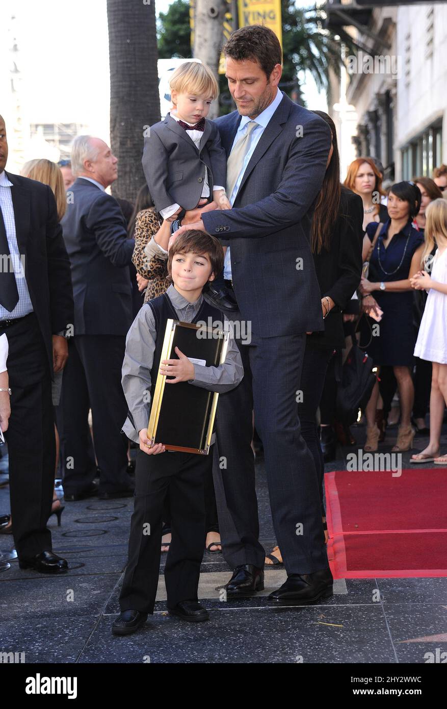 Peter Hermann avec August & Andrew Hermann en tant que Mariska Hargitay ...