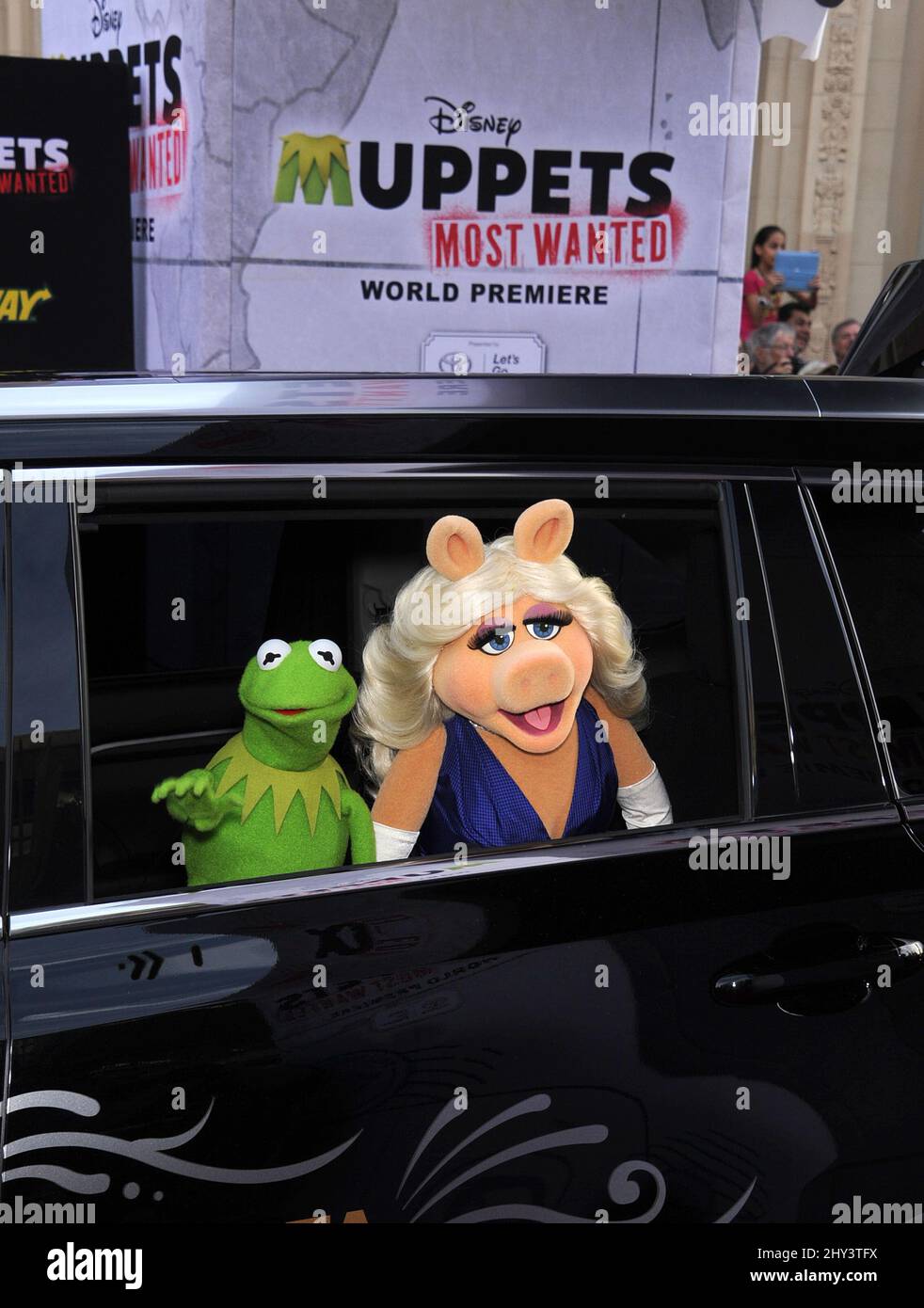 Kermit The Frog & Miss Piggy (les Muppets) assistant à la première ...