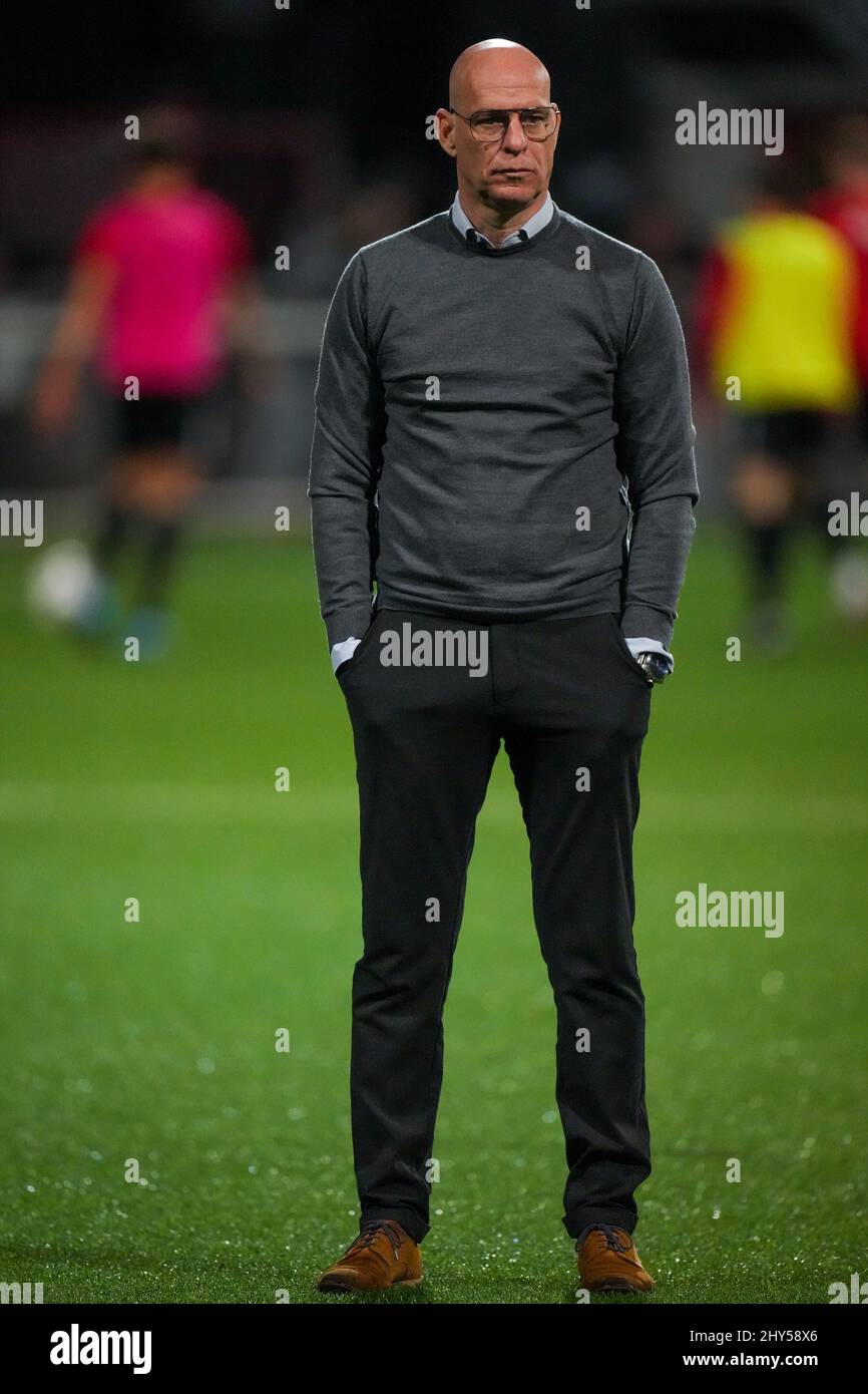 MAASTRICHT, PAYS-BAS - JANVIER 15: Coach Klaas Wels de MVV Maastricht ...