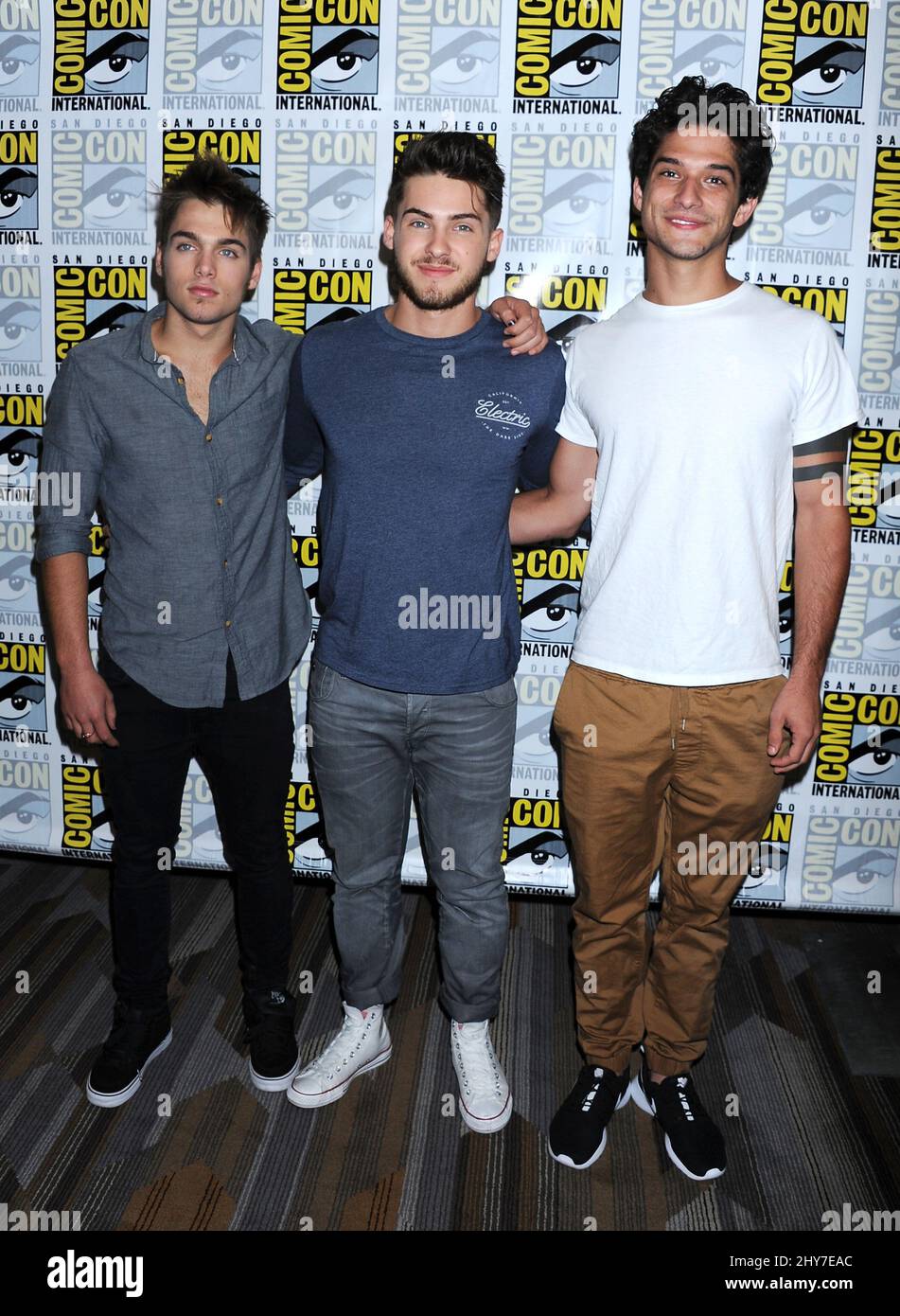 Dylan sprayberry and tyler posey Banque de photographies et d’images à ...