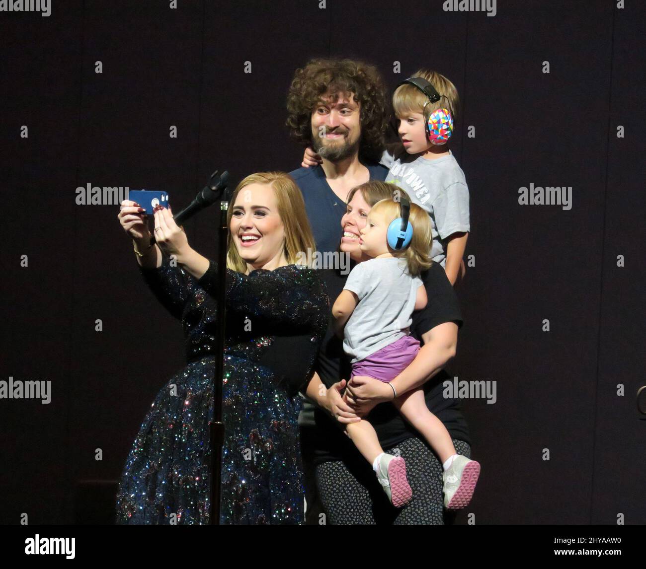 Adele fans Banque de photographies et d’images à haute résolution - Alamy