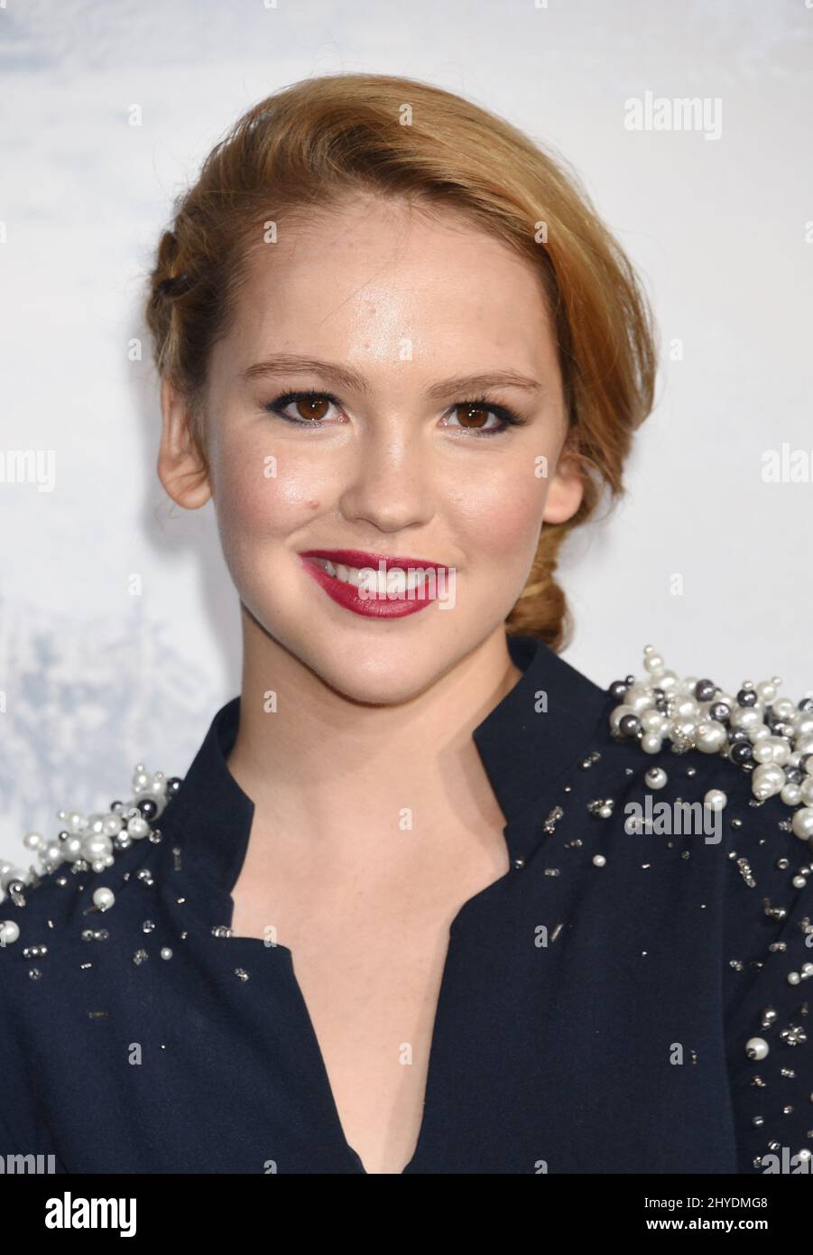 TALITHA Bateman participe à la première mondiale « Geostorm » qui s'est ...