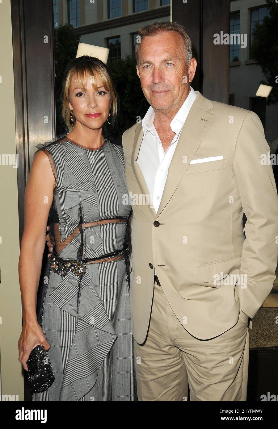Christine Baumgartner et Kevin Costner à la première mondiale de ...