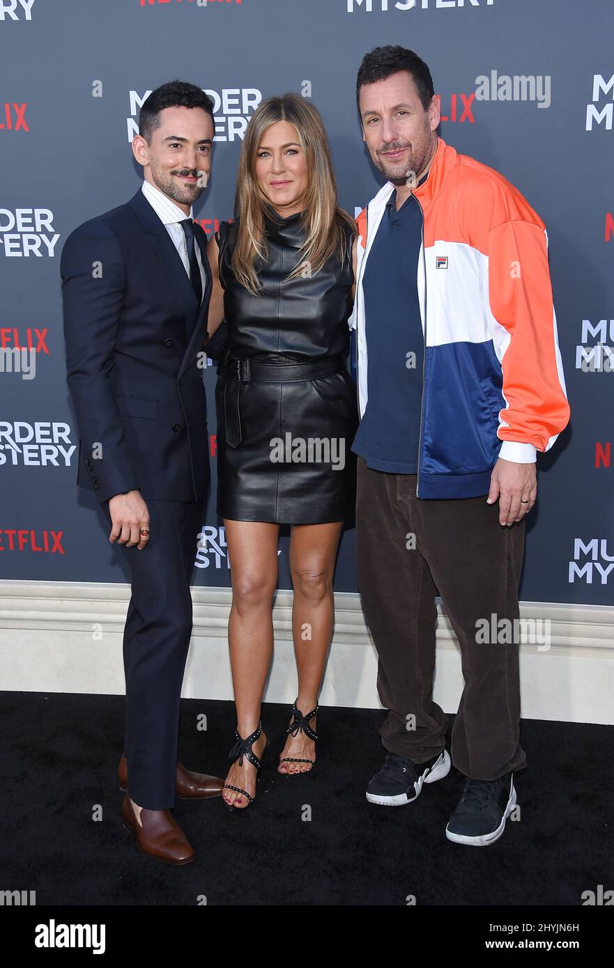 Luis Gerardo Mendez, Jennifer Aniston et Adam Sandler assistant à la ...