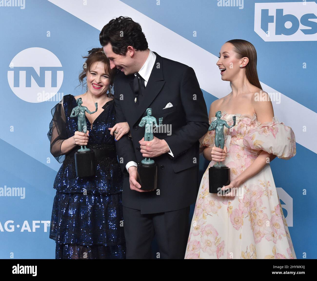Helena Bonham carter, Josh O'Connor et Erin Doherty à l'occasion des ...