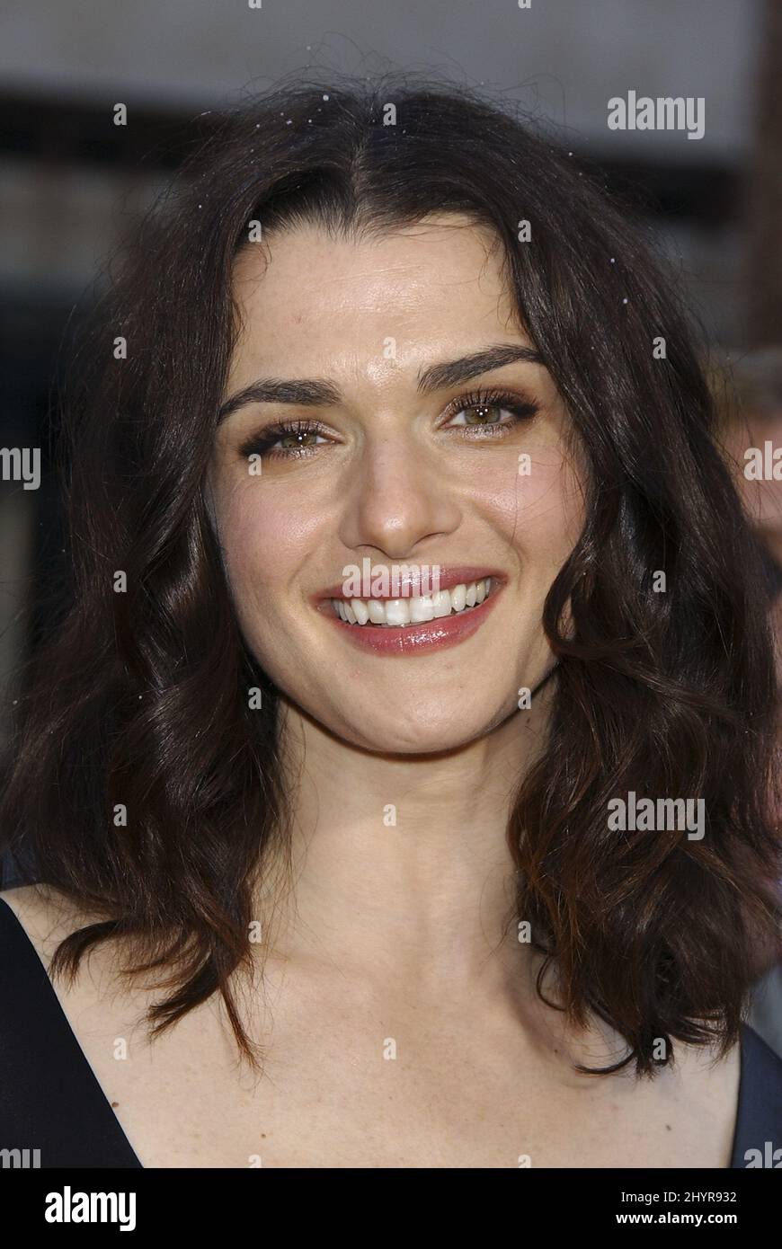 Rachel Weisz arrivant à la première « Fred Claus » qui s'est tenue au ...